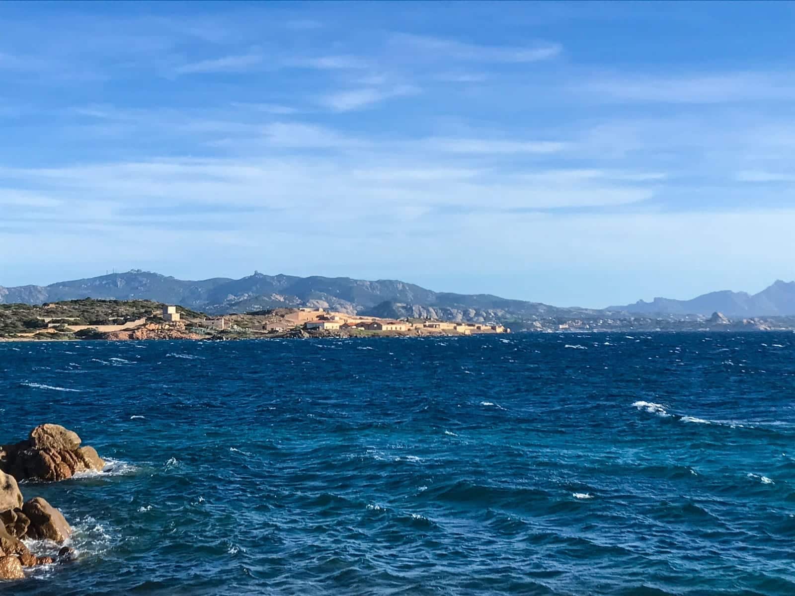 Caprera tra storia e spiagge meravigliose - dovevado.net