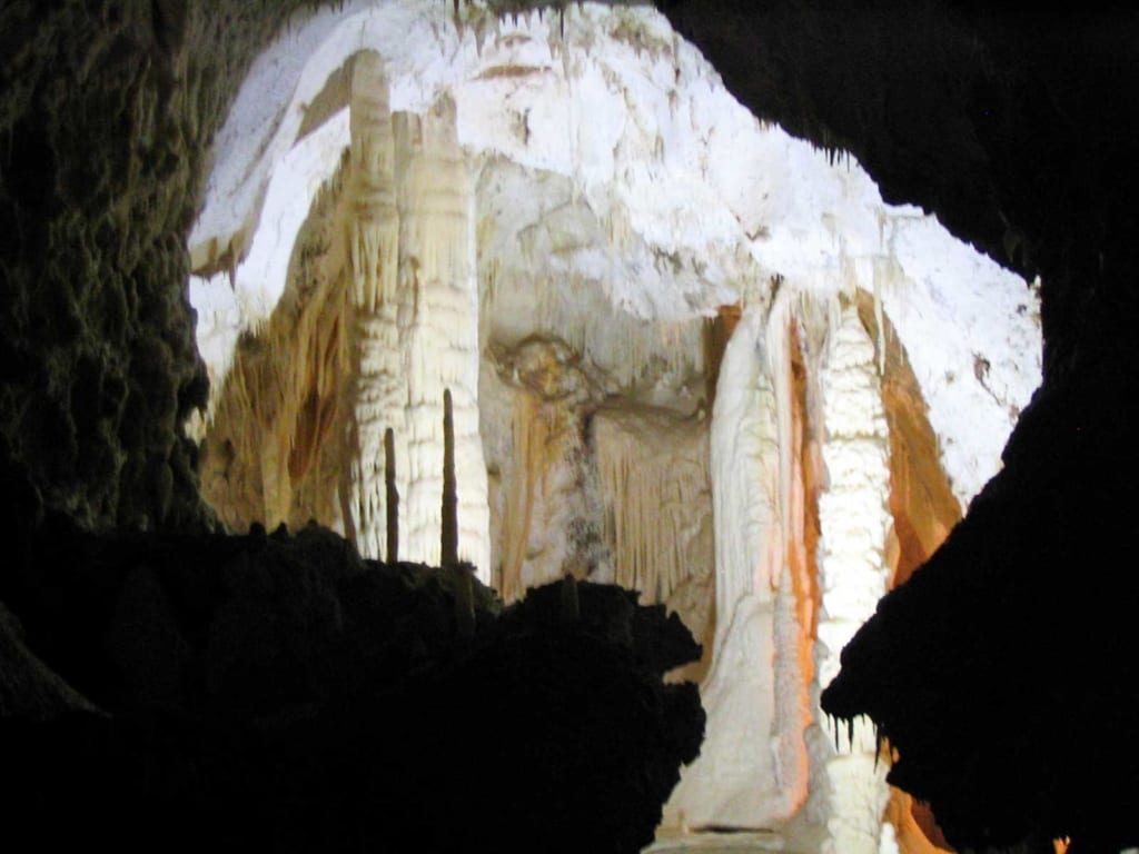 Frasassi Caves: the jewel of Italian speleology - dovevado.net